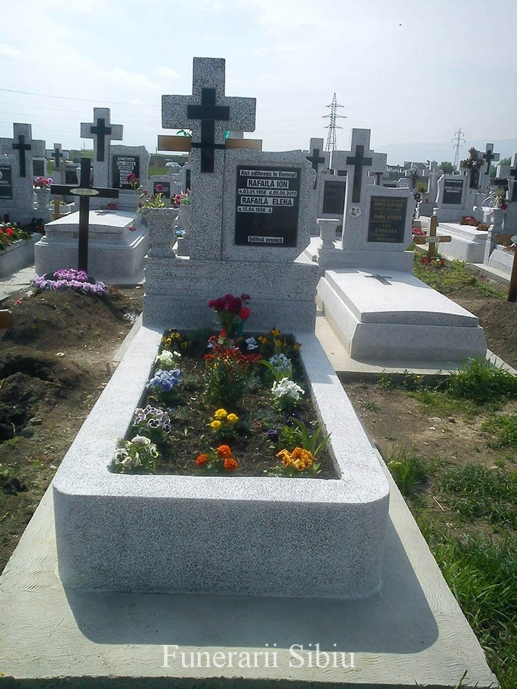 Monumente funerare: cruci, capace, borduri, mozaic, cavouri. Executam o ...